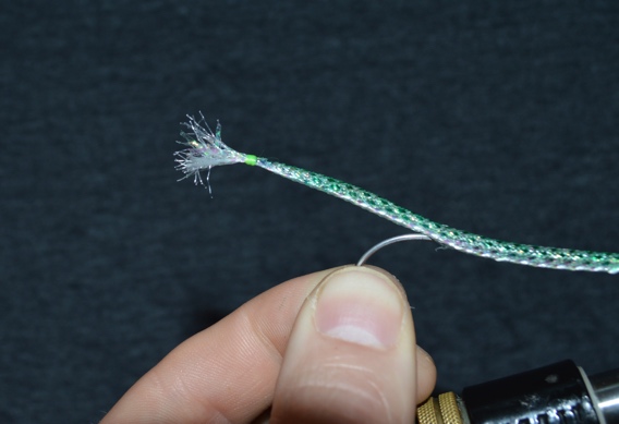 Needlefish Fly for Barracuda | Fly Tying Instructions